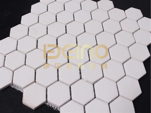 Hexagonal Structure Alumina Ceramics Sheet Wear Resistance Smooth Surface